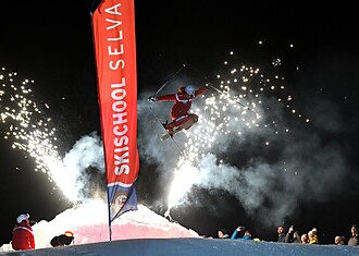 Acrobatic Ski Show by the Selva Ski School and the Freeride Club ...
