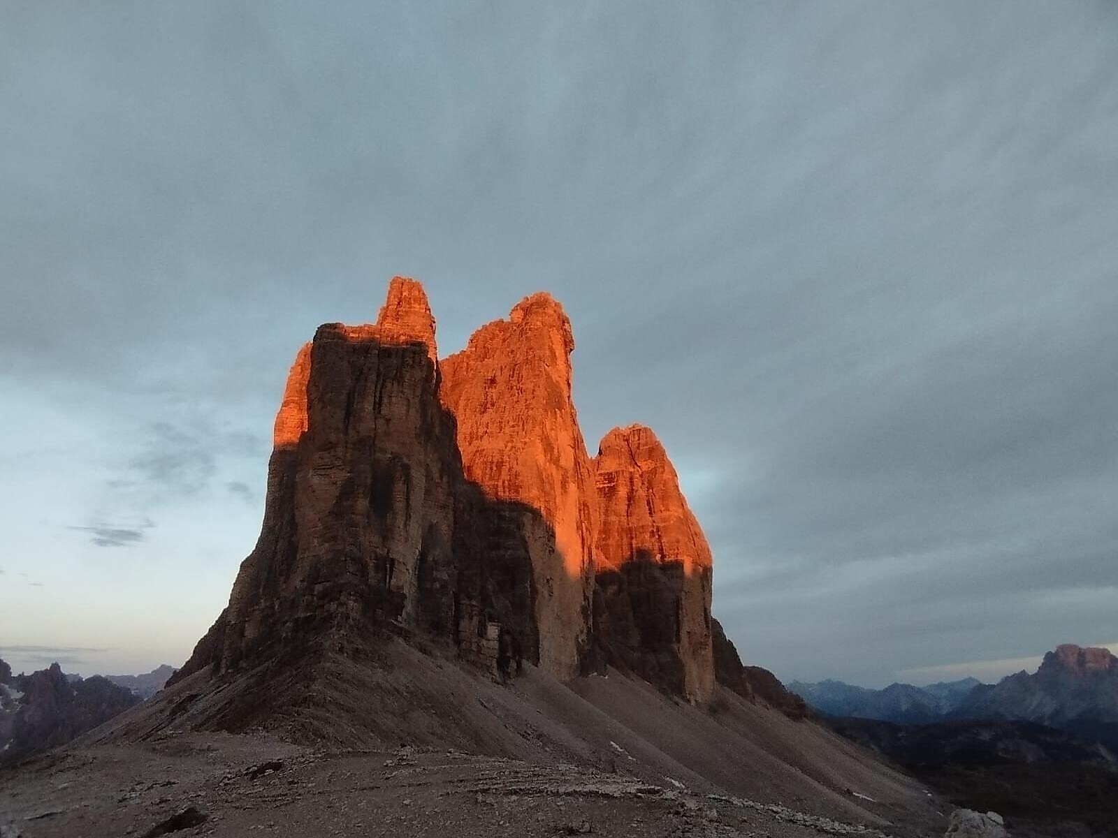 Vedere l'alba alle Tre Cime di Lavaredo | Dolomiti Superski