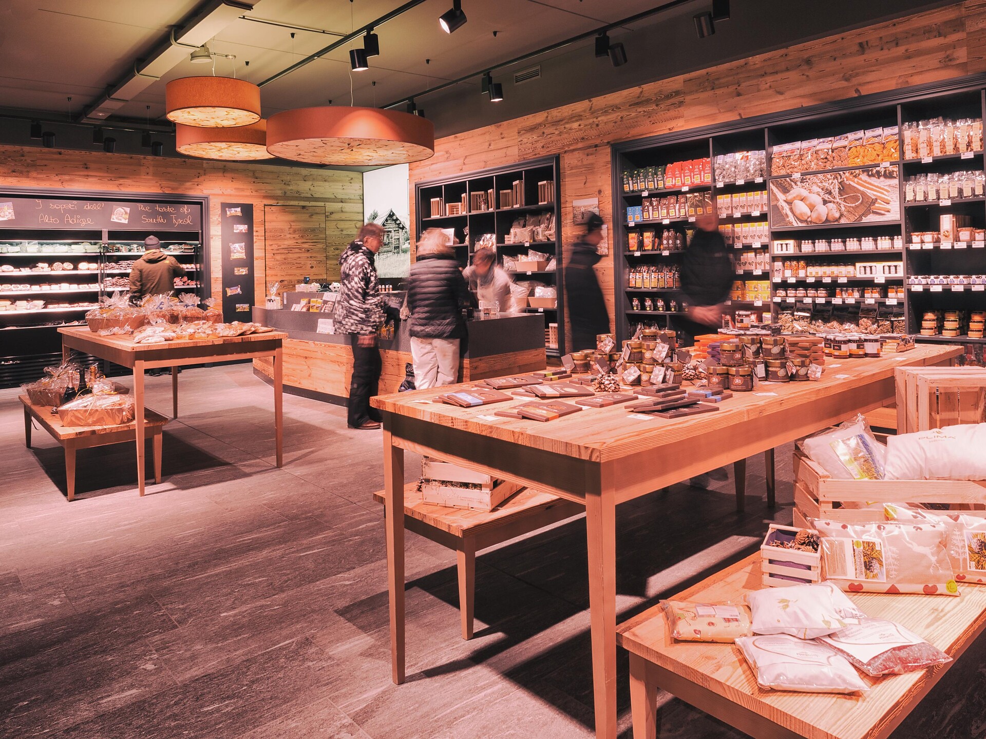 Tasting of speck and salami from Fronthof | Dolomiti Superski